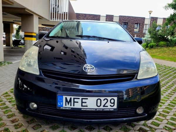 Black Toyota Prius 2006 in Vilnius, with an engine capacity of 1.50 L and mileage of 340 thousand km for 2950 €, photo 8 on AUTOMOTO.COM.LV