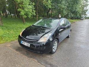 Black Toyota Prius 2006 in Kaunas, with an engine capacity of 1.50 L and mileage of 400 thousand km for 2950 €, photo  on AUTOMOTO.COM.LV