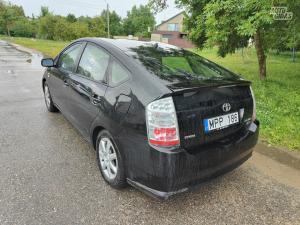 Black Toyota Prius 2006 in Kaunas, with an engine capacity of 1.50 L and mileage of 400 thousand km for 2950 €, photo 3 on AUTOMOTO.COM.LV
