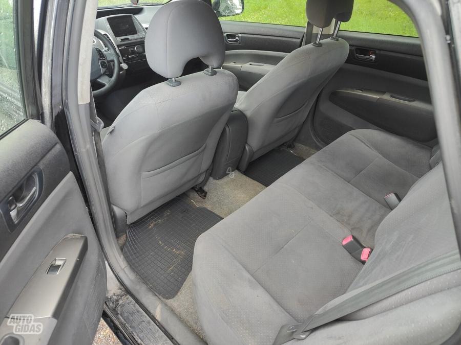 Black Toyota Prius 2006 in Kaunas, with an engine capacity of 1.50 L and mileage of 400 thousand km for 2950 €, photo 7 on AUTOMOTO.COM.LV