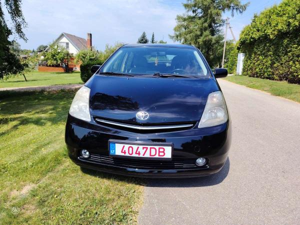 Black Toyota Prius 2006 in Birstonas, with an engine capacity of 1.50 L and mileage of 422 thousand km for 3400 €, photo 2 on AUTOMOTO.COM.LV