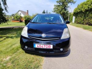 Black Toyota Prius 2006 in Birstonas, with an engine capacity of 1.50 L and mileage of 422 thousand km for 3400 €, photo 3 on AUTOMOTO.COM.LV