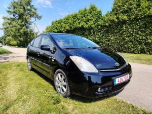 Black Toyota Prius 2006 in Birstonas, with an engine capacity of 1.50 L and mileage of 422 thousand km for 3400 €, photo 4 on AUTOMOTO.COM.LV