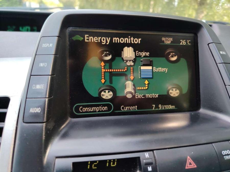 Black Toyota Prius 2006 in Birstonas, with an engine capacity of 1.50 L and mileage of 422 thousand km for 3400 €, photo 14 on AUTOMOTO.COM.LV