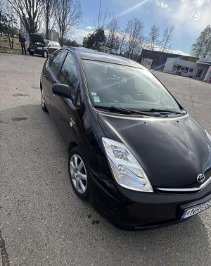 Melns Toyota Prius 2006 Viļņa, ar dzinēja tilpumu 1.50 L un nobraukumu 382 tūkst. km par 3800 €, foto  vietnē AUTOMOTO.COM.LV