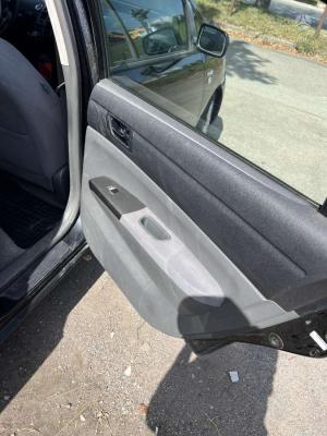 Melns Toyota Prius 2006 Viļņa, ar dzinēja tilpumu 1.50 L un nobraukumu 382 tūkst. km par 3800 €, foto 9 vietnē AUTOMOTO.COM.LV