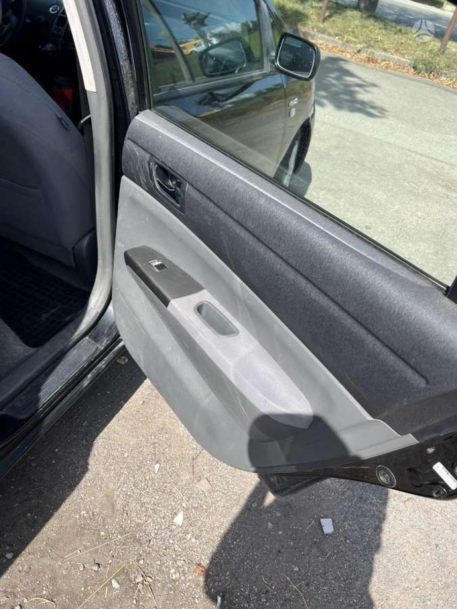 Melns Toyota Prius 2006 Viļņa, ar dzinēja tilpumu 1.50 L un nobraukumu 382 tūkst. km par 3800 €, foto 9 vietnē AUTOMOTO.COM.LV