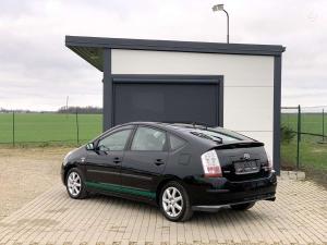 Black Toyota Prius 2007 in Kedainiai, with an engine capacity of 1.50 L and mileage of 278 thousand km for 3999 €, photo 4 on AUTOMOTO.COM.LV