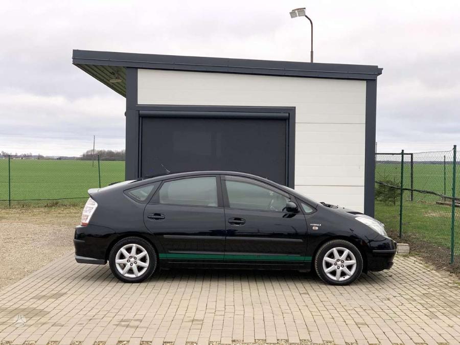 Black Toyota Prius 2007 in Kedainiai, with an engine capacity of 1.50 L and mileage of 278 thousand km for 3999 €, photo 8 on AUTOMOTO.COM.LV