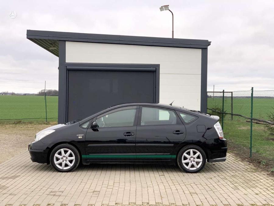 Black Toyota Prius 2007 in Kedainiai, with an engine capacity of 1.50 L and mileage of 278 thousand km for 3999 €, photo 9 on AUTOMOTO.COM.LV