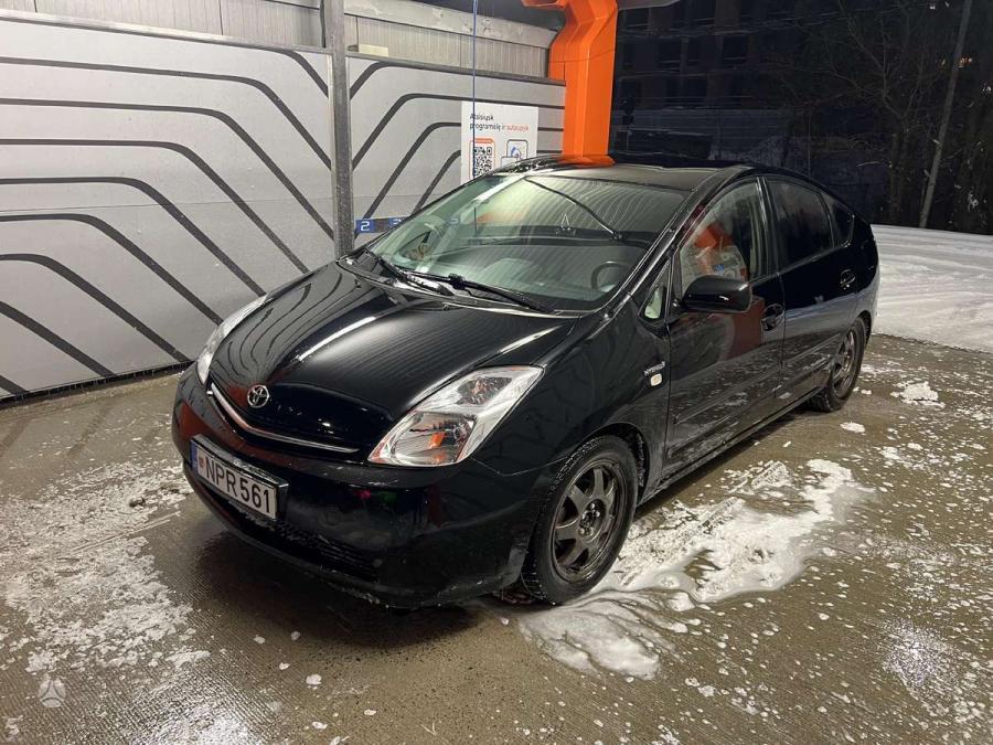 Melns Toyota Prius 2007 Viļņa, ar dzinēja tilpumu 1.50 L un nobraukumu 573 tūkst. km par 1800 €, foto 4 vietnē AUTOMOTO.COM.LV