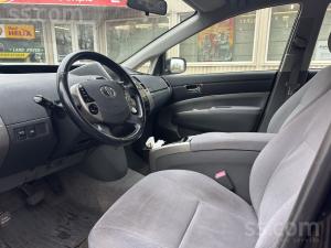 Black Toyota Prius 2007 in Riga, with an engine capacity of 1.50 L and mileage of 300 thousand km for 3600 €, photo  on AUTOMOTO.COM.LV