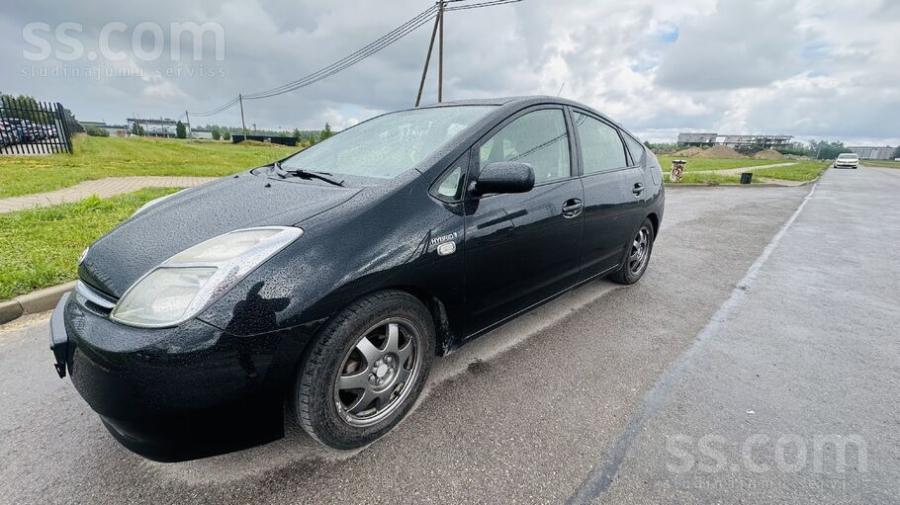 Black Toyota Prius 2007 in Riga, with an engine capacity of 1.50 L and mileage of 300 thousand km for 3600 €, photo 8 on AUTOMOTO.COM.LV