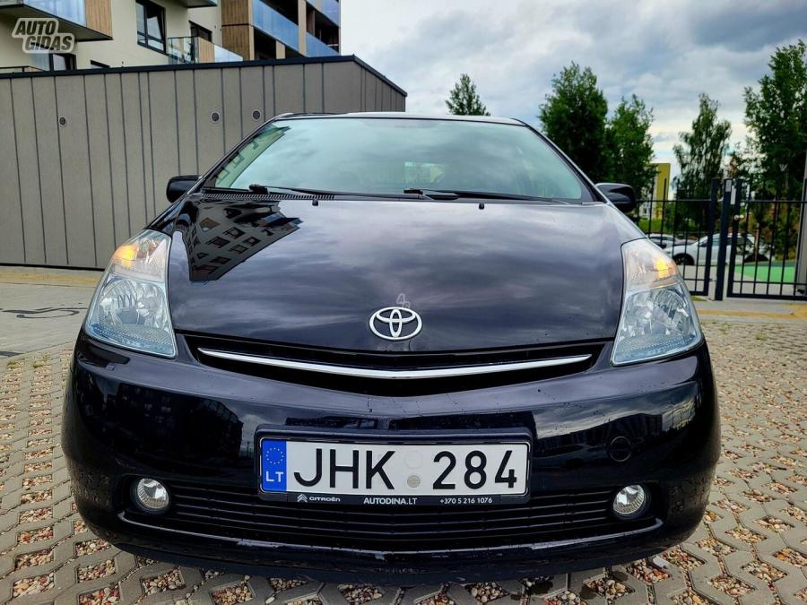 Black Toyota Prius 2007 in Vilnius, with an engine capacity of 1.50 L and mileage of 262 thousand km for 3299 €, photo 3 on AUTOMOTO.COM.LV