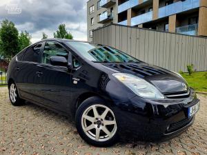 Black Toyota Prius 2007 in Vilnius, with an engine capacity of 1.50 L and mileage of 262 thousand km for 3299 €, photo 4 on AUTOMOTO.COM.LV