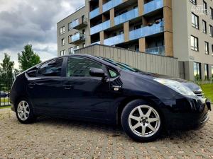 Black Toyota Prius 2007 in Vilnius, with an engine capacity of 1.50 L and mileage of 262 thousand km for 3299 €, photo 7 on AUTOMOTO.COM.LV