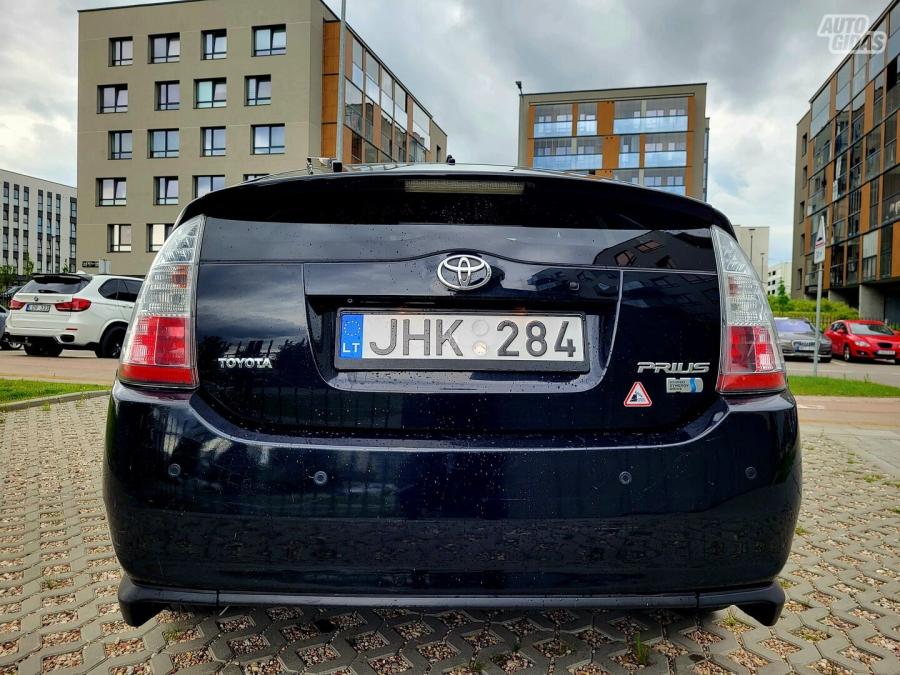 Black Toyota Prius 2007 in Vilnius, with an engine capacity of 1.50 L and mileage of 262 thousand km for 3299 €, photo 9 on AUTOMOTO.COM.LV