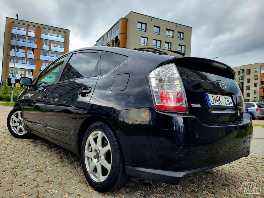 Black Toyota Prius 2007 in Vilnius, with an engine capacity of 1.50 L and mileage of 262 thousand km for 3299 €, photo 10 on AUTOMOTO.COM.LV