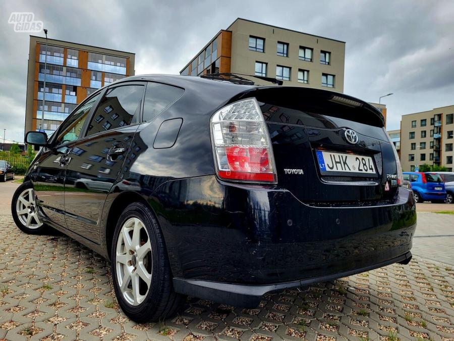 Black Toyota Prius 2007 in Vilnius, with an engine capacity of 1.50 L and mileage of 262 thousand km for 3299 €, photo 11 on AUTOMOTO.COM.LV