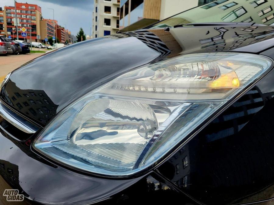 Black Toyota Prius 2007 in Vilnius, with an engine capacity of 1.50 L and mileage of 262 thousand km for 3299 €, photo 13 on AUTOMOTO.COM.LV