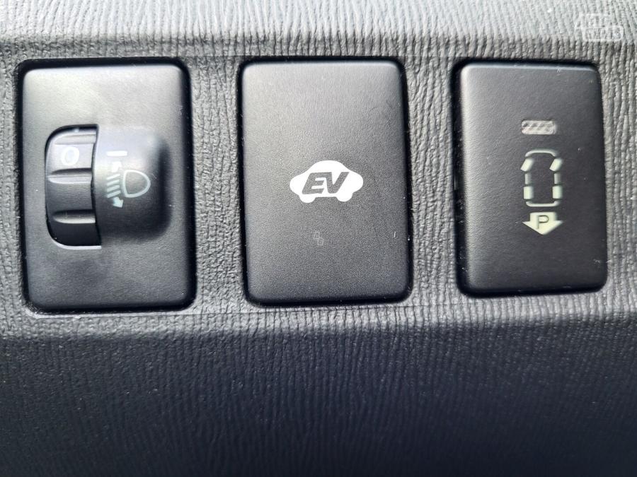 Black Toyota Prius 2007 in Vilnius, with an engine capacity of 1.50 L and mileage of 262 thousand km for 3299 €, photo 21 on AUTOMOTO.COM.LV