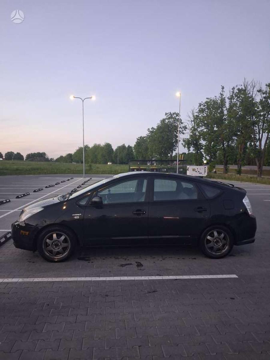 Melns Toyota Prius 2007 Kauņa, ar dzinēja tilpumu 1.50 L un nobraukumu 329 tūkst. km par 3000 €, foto 3 vietnē AUTOMOTO.COM.LV