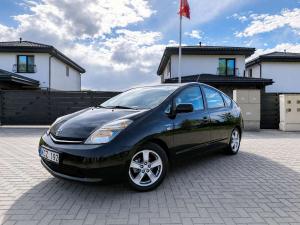 Black Toyota Prius 2007 in Vilnius, with an engine capacity of 1.50 L and mileage of 384 thousand km for 2750 €, photo  on AUTOMOTO.COM.LV