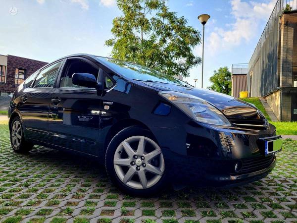 Melns Toyota Prius 2007 Viļņa, ar dzinēja tilpumu 1.50 L un nobraukumu 314 tūkst. km par 3250 €, foto 1 vietnē AUTOMOTO.COM.LV