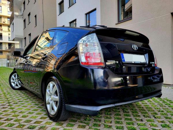 Melns Toyota Prius 2007 Viļņa, ar dzinēja tilpumu 1.50 L un nobraukumu 314 tūkst. km par 3250 €, foto 3 vietnē AUTOMOTO.COM.LV