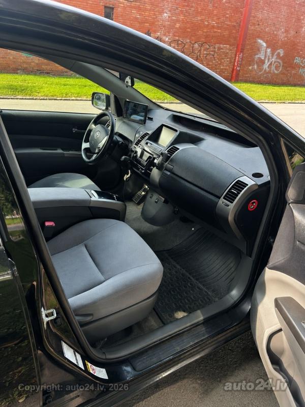 Melns Toyota Prius 2007 Tallina, ar dzinēja tilpumu 1.50 L un nobraukumu 269 tūkst. km par 2970 €, foto 5 vietnē AUTOMOTO.COM.LV