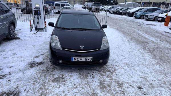Black Toyota Prius 2008 in Kaunas, with an engine capacity of 1.50 L and mileage of 315 thousand km for 6000 €, photo 1 on AUTOMOTO.COM.LV