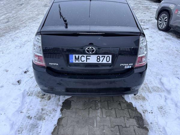 Black Toyota Prius 2008 in Kaunas, with an engine capacity of 1.50 L and mileage of 315 thousand km for 6000 €, photo 3 on AUTOMOTO.COM.LV