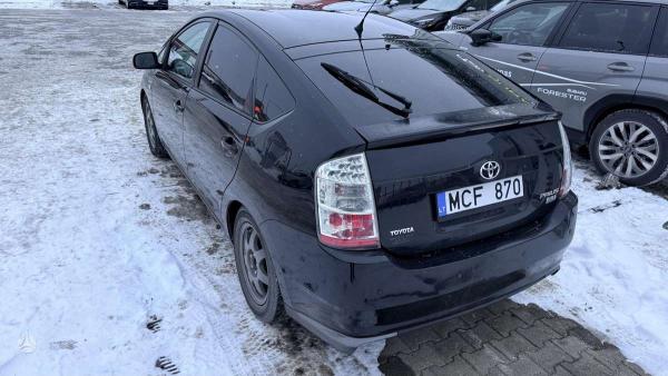 Black Toyota Prius 2008 in Kaunas, with an engine capacity of 1.50 L and mileage of 315 thousand km for 6000 €, photo 5 on AUTOMOTO.COM.LV