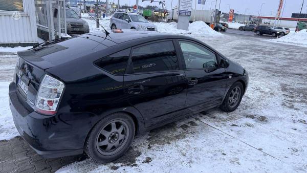 Black Toyota Prius 2008 in Kaunas, with an engine capacity of 1.50 L and mileage of 315 thousand km for 6000 €, photo 6 on AUTOMOTO.COM.LV