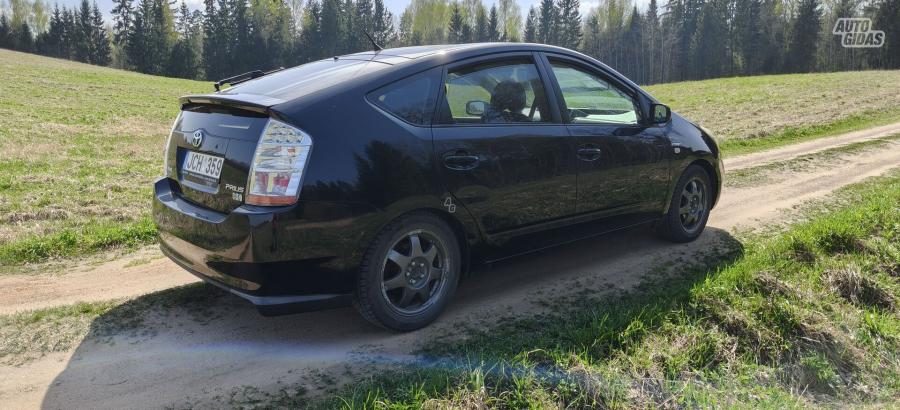 Black Toyota Prius 2008 in Vilnius, with an engine capacity of 1.50 L and mileage of 290 thousand km for 4200 €, photo 2 on AUTOMOTO.COM.LV