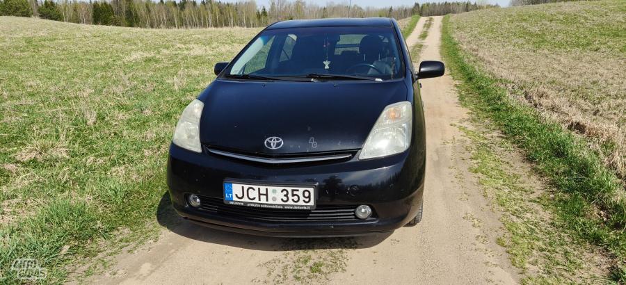 Black Toyota Prius 2008 in Vilnius, with an engine capacity of 1.50 L and mileage of 290 thousand km for 4200 €, photo 3 on AUTOMOTO.COM.LV