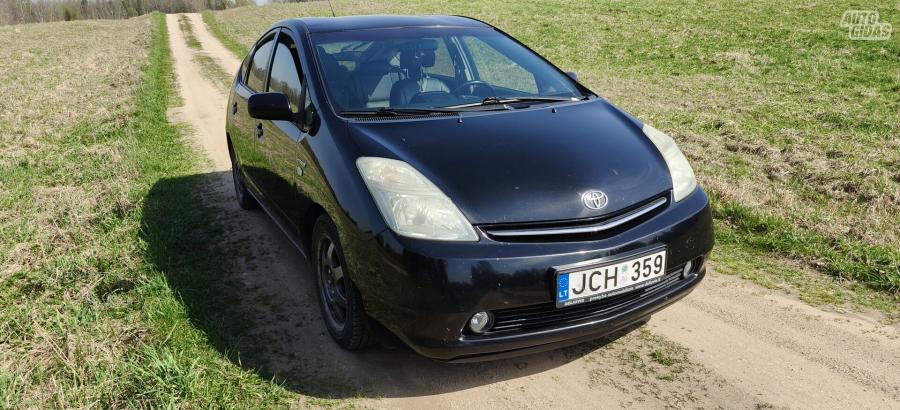 Black Toyota Prius 2008 in Vilnius, with an engine capacity of 1.50 L and mileage of 290 thousand km for 4200 €, photo 4 on AUTOMOTO.COM.LV