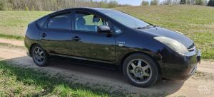 Black Toyota Prius 2008 in Vilnius, with an engine capacity of 1.50 L and mileage of 290 thousand km for 4200 €, photo 5 on AUTOMOTO.COM.LV