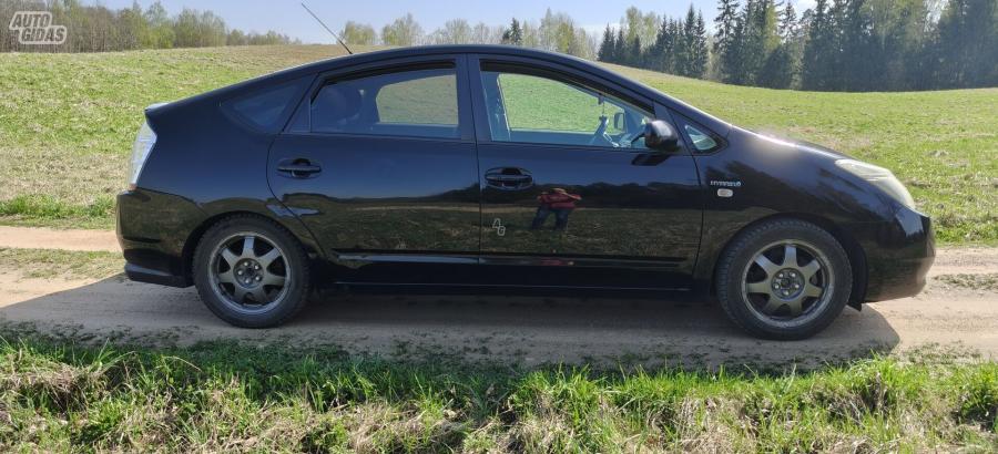 Black Toyota Prius 2008 in Vilnius, with an engine capacity of 1.50 L and mileage of 290 thousand km for 4200 €, photo 6 on AUTOMOTO.COM.LV
