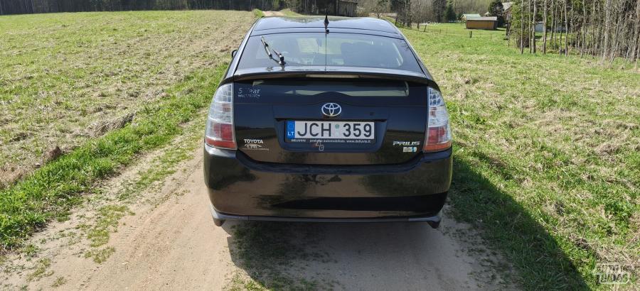 Black Toyota Prius 2008 in Vilnius, with an engine capacity of 1.50 L and mileage of 290 thousand km for 4200 €, photo 7 on AUTOMOTO.COM.LV
