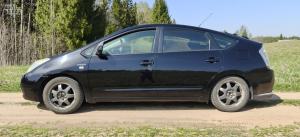 Black Toyota Prius 2008 in Vilnius, with an engine capacity of 1.50 L and mileage of 290 thousand km for 4200 €, photo 14 on AUTOMOTO.COM.LV
