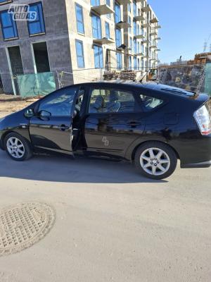 Melns Toyota Prius 2008 Viļņa, ar dzinēja tilpumu 1.50 L un nobraukumu 308 tūkst. km par 4000 €, foto 2 vietnē AUTOMOTO.COM.LV