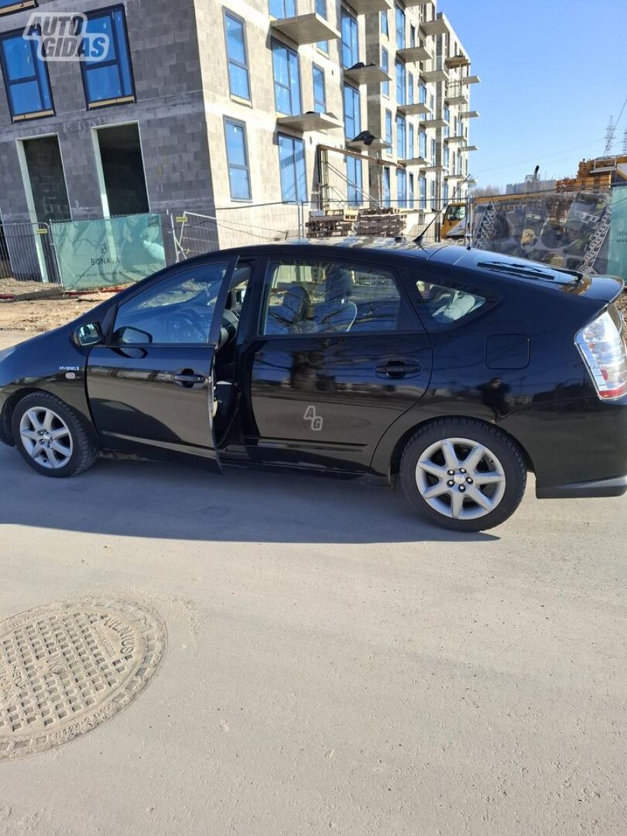 Melns Toyota Prius 2008 Viļņa, ar dzinēja tilpumu 1.50 L un nobraukumu 308 tūkst. km par 4000 €, foto 2 vietnē AUTOMOTO.COM.LV