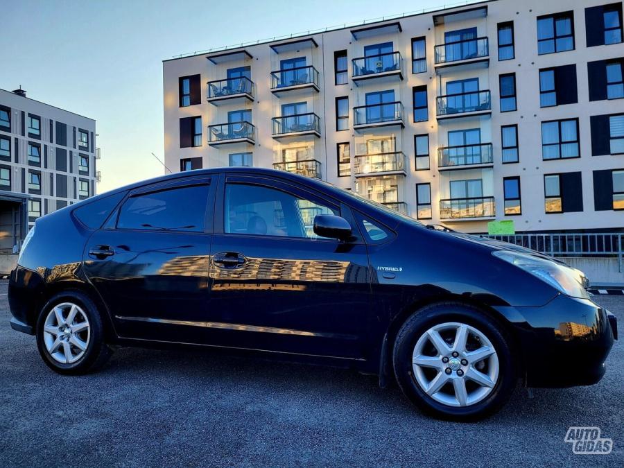 Black Toyota Prius 2008 in Vilnius, with an engine capacity of 1.50 L and mileage of 375 thousand km for 3250 €, photo 8 on AUTOMOTO.COM.LV