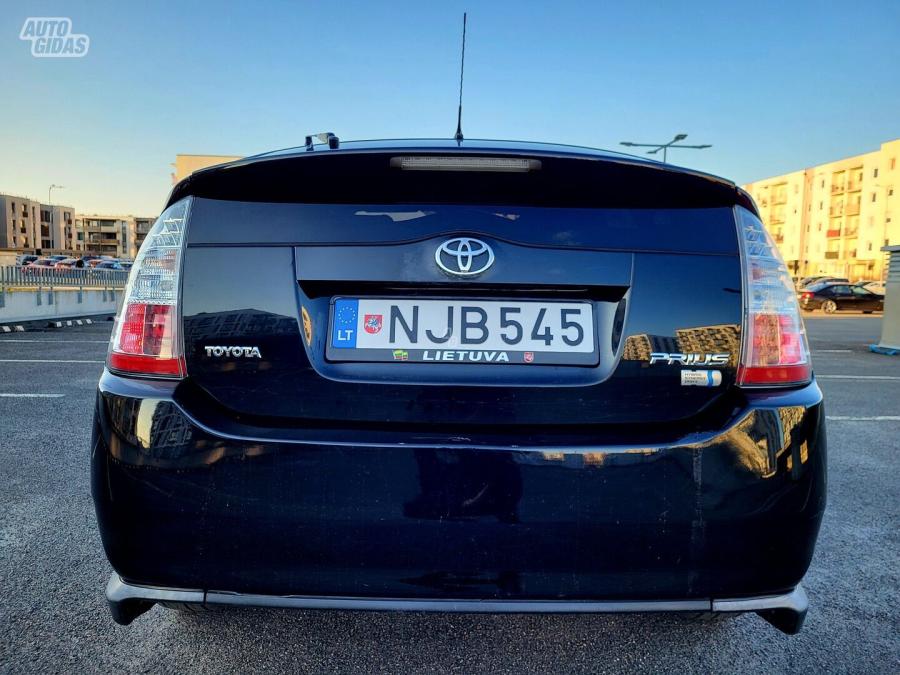 Black Toyota Prius 2008 in Vilnius, with an engine capacity of 1.50 L and mileage of 375 thousand km for 3250 €, photo 10 on AUTOMOTO.COM.LV