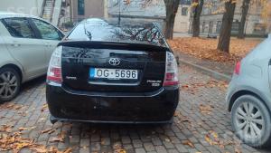 Black Toyota Prius 2008 in Riga, with an engine capacity of 1.80 L and mileage of 369 thousand km for 3600 €, photo 3 on AUTOMOTO.COM.LV