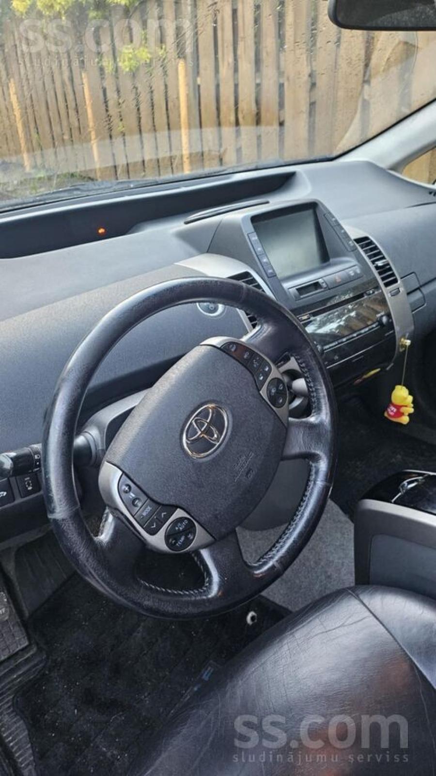 Black Toyota Prius 2008 in Riga, with an engine capacity of 1.80 L and mileage of 369 thousand km for 3600 €, photo 9 on AUTOMOTO.COM.LV