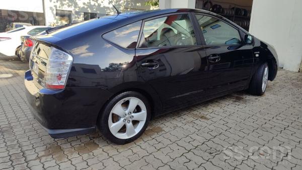 Black Toyota Prius 2008 in Riga, with an engine capacity of 1.80 L and mileage of 369 thousand km for 3600 €, photo 9 on AUTOMOTO.COM.LV