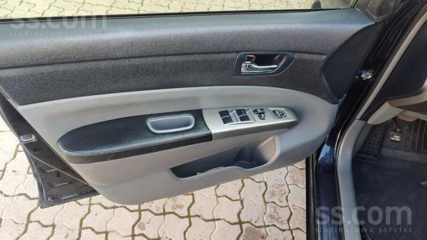 Black Toyota Prius 2008 in Riga, with an engine capacity of 1.80 L and mileage of 369 thousand km for 3600 €, photo 10 on AUTOMOTO.COM.LV