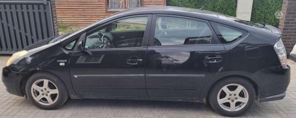 Melns Toyota Prius 2008 Viļņa, ar dzinēja tilpumu 1.50 L un nobraukumu 248 tūkst. km par 4900 €, foto 1 vietnē AUTOMOTO.COM.LV